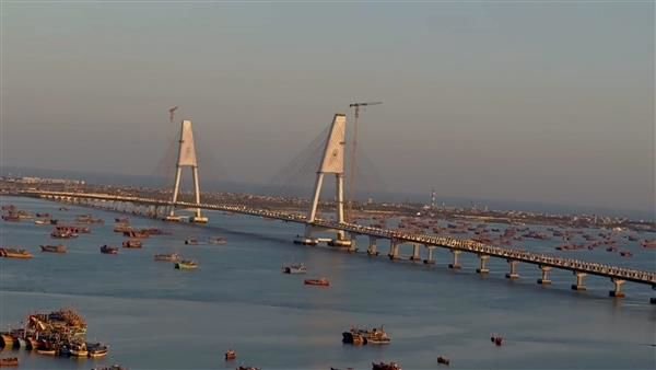 India’s longest cable-stayed bridge, Sudarshan Setu, spanning 2.3 ...